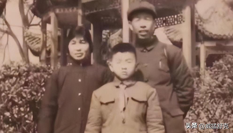 CCTV host Zhang Zequn: I am happy to be a father at the age of 55, but my wife's identity is a ...