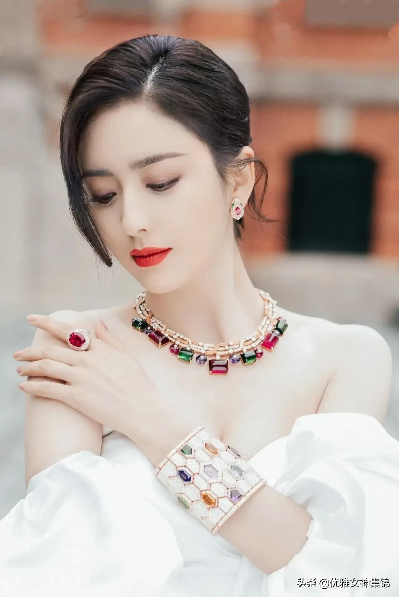 Beautiful pictures of goddess Tong Liya - iNEWS