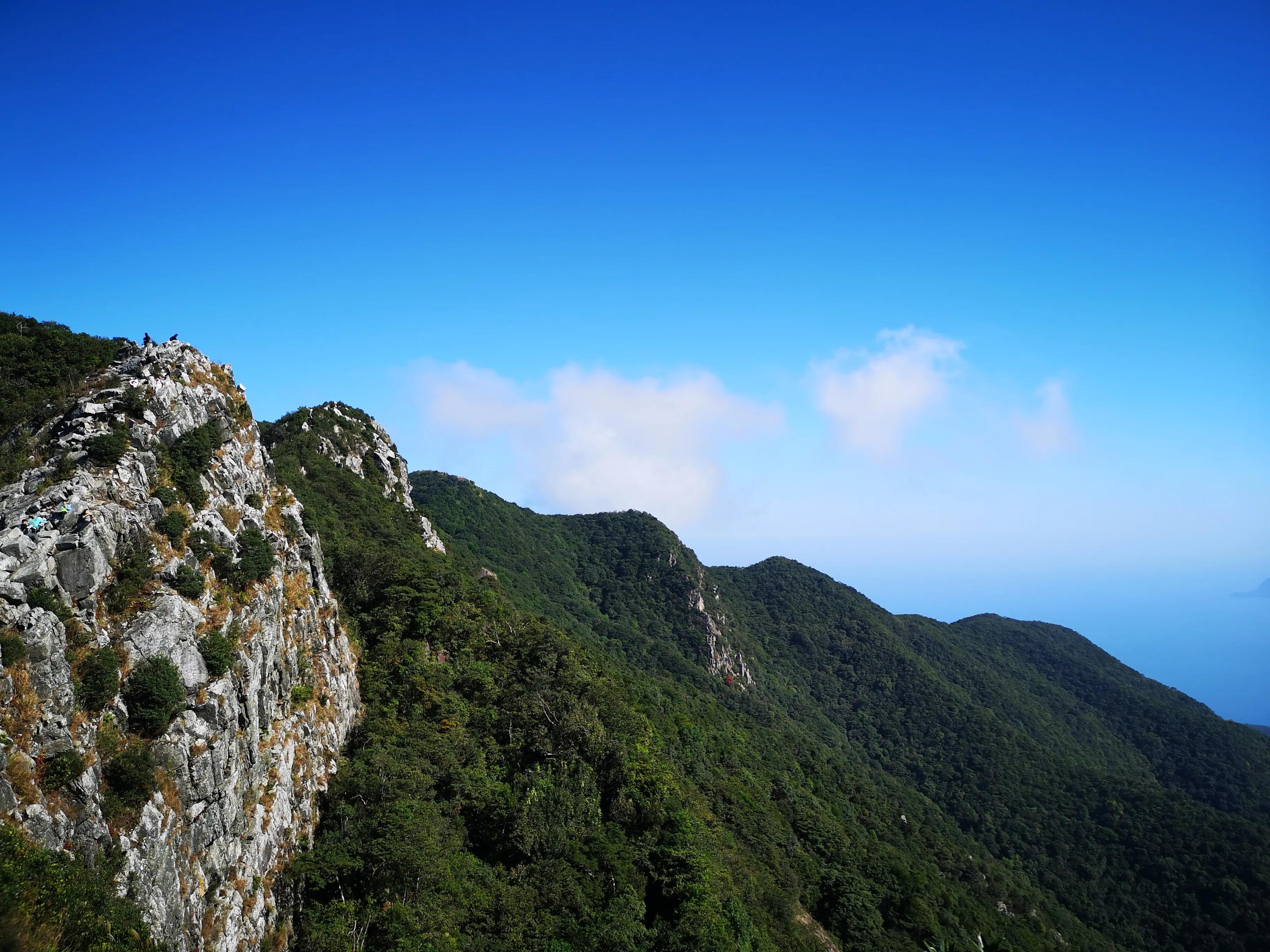 Shenzhen Dapeng Peninsula, the record of climbing to the top of Pai Ya ...