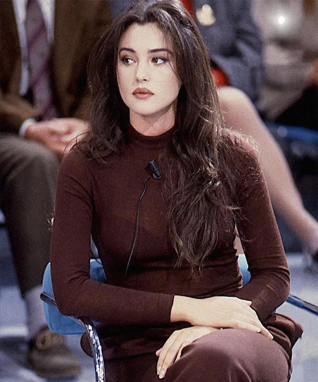 The goddess known as "Earth Ball Flower", Monica Bellucci, her dazzling ...