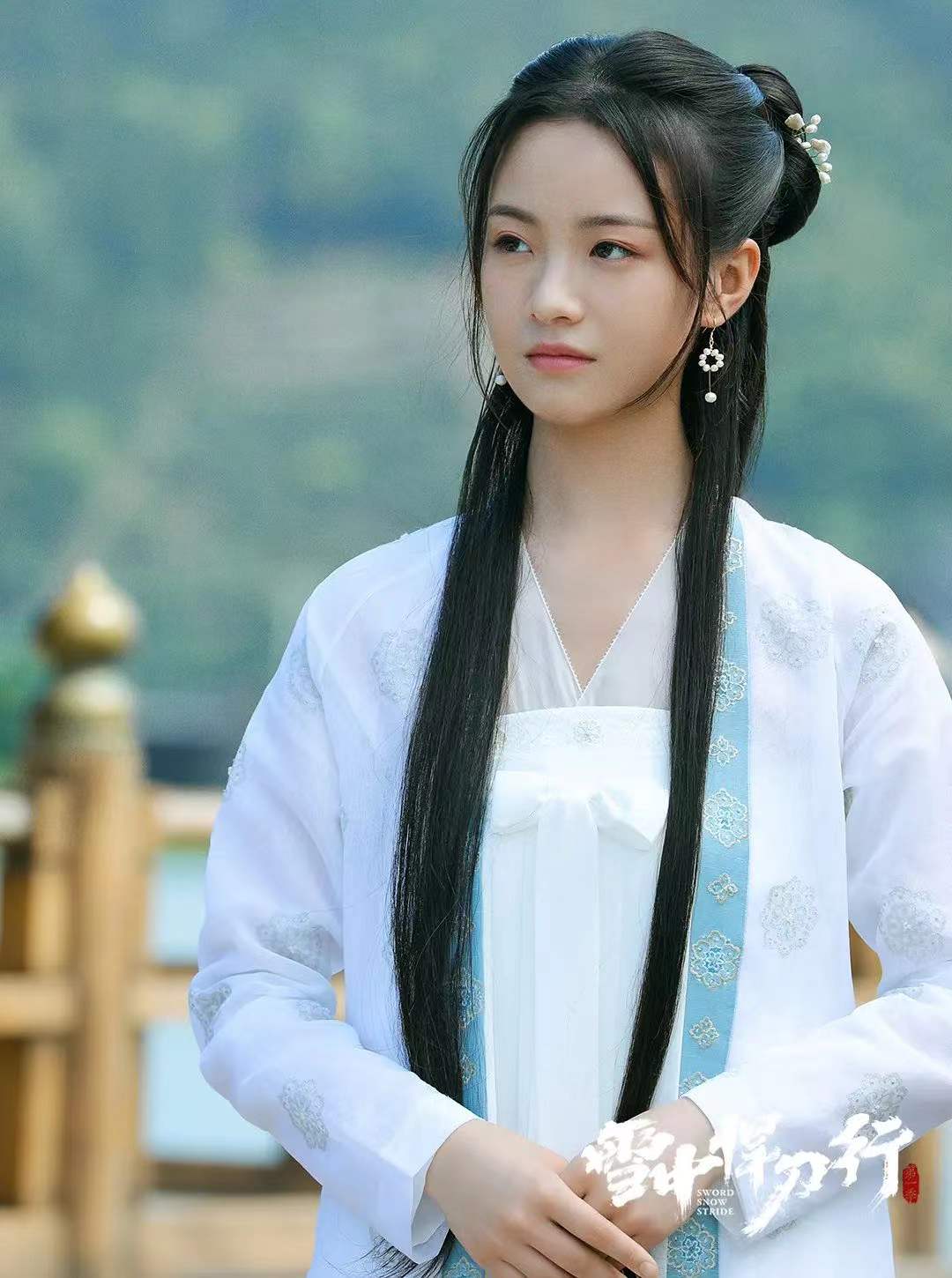 Zhao Jinmai is two years younger than Li Gengxi, and she acts as the ...