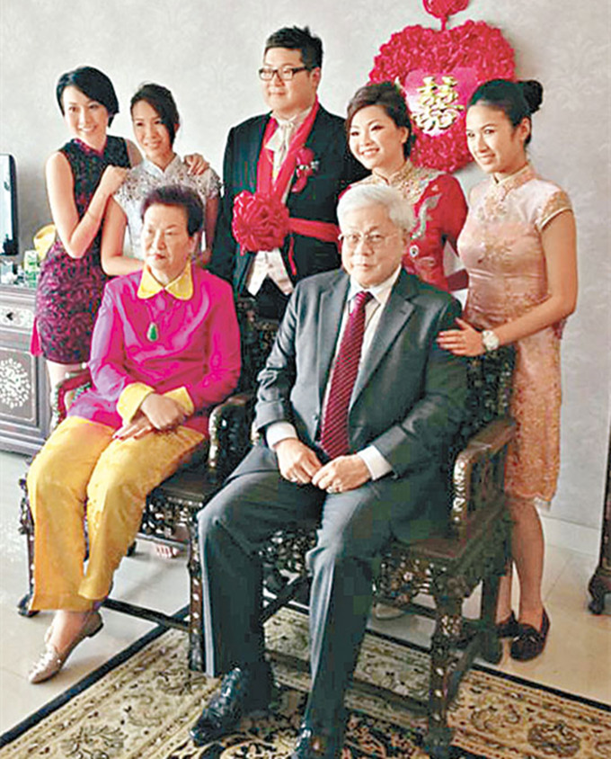TVB rich second generation lost his father, dressed in hemp and filial ...