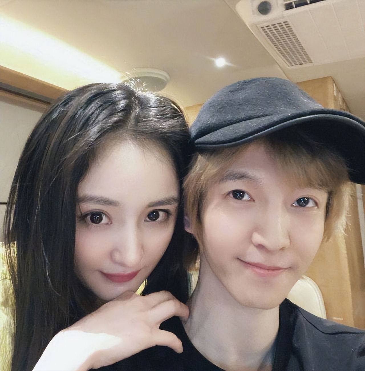 Dream back to "little times"!Guo Jingming visits class Yang Mi hooks ...