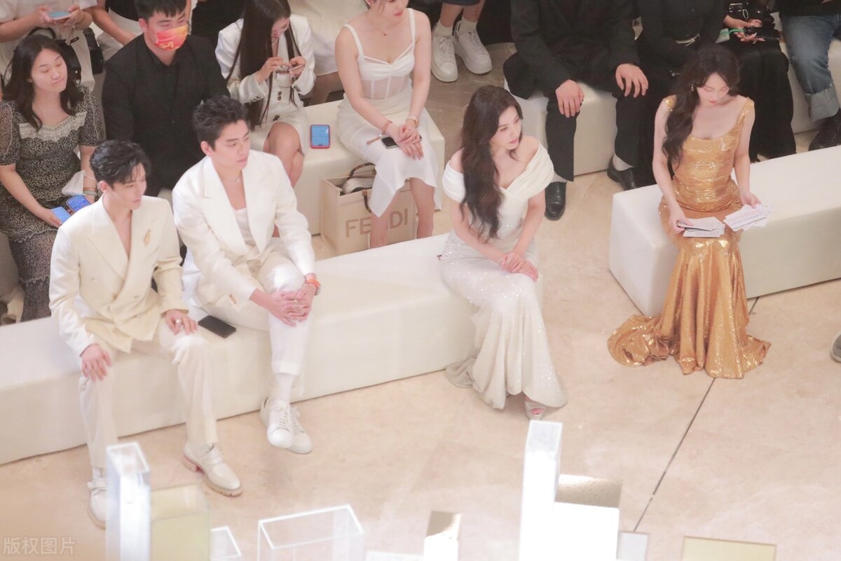 Hou Minghao, Wang Dalu, Zeng Li, and Zhang Jiani appeared in the same ...