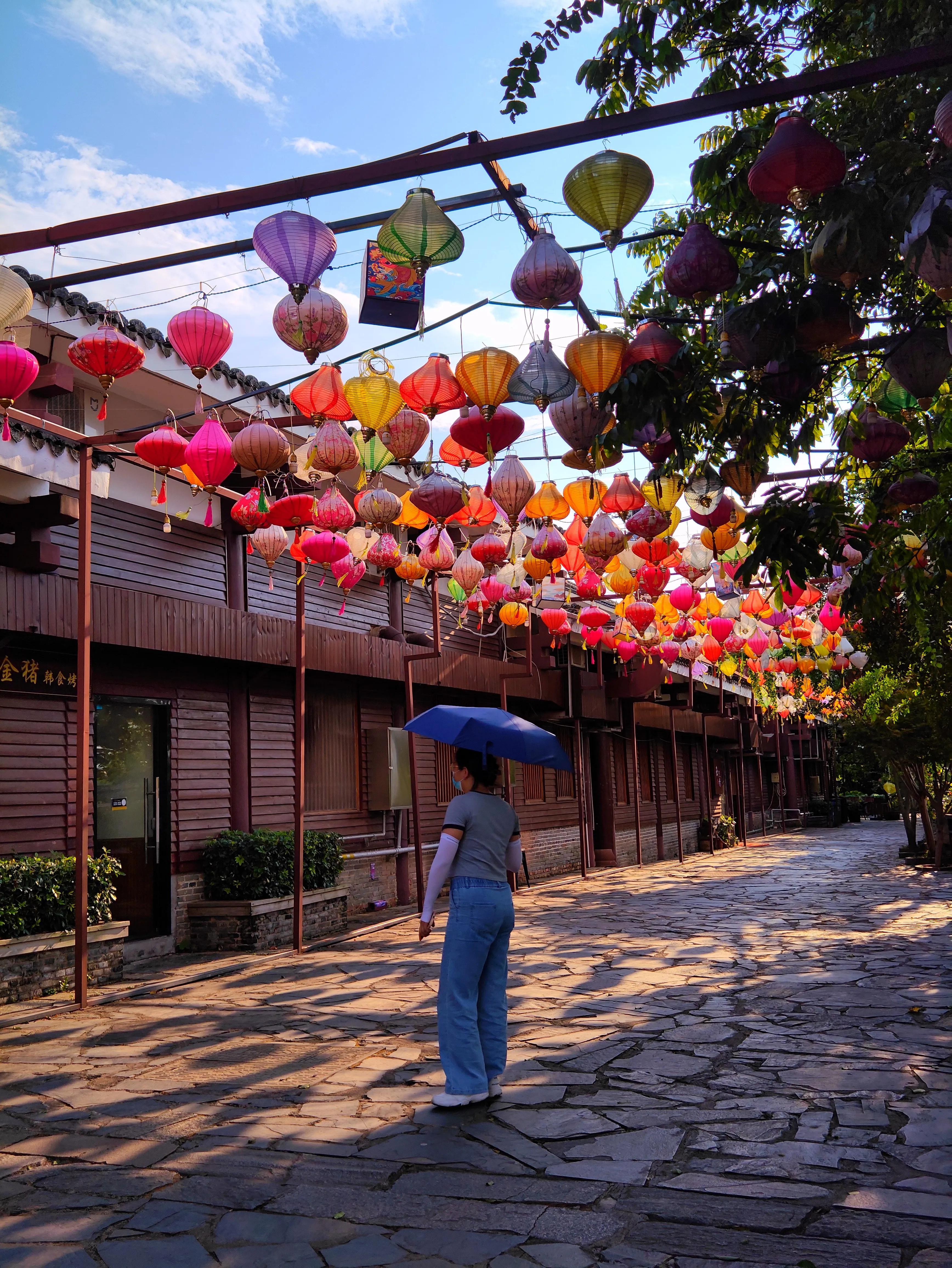Tour Jiangnan Songcheng Historical and Cultural Tourism Area - iNEWS