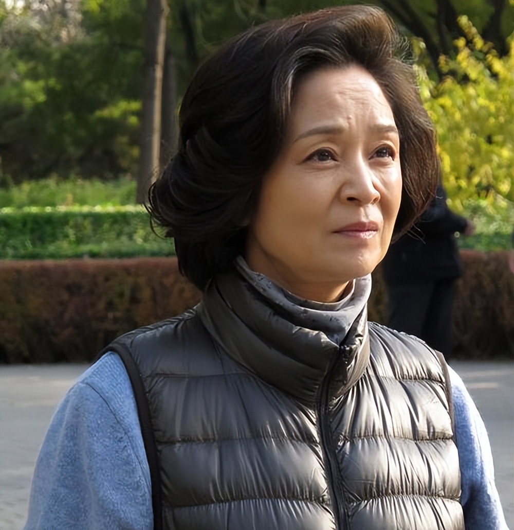 The famous actress Liu Lili has a happy family, but she still has to ...