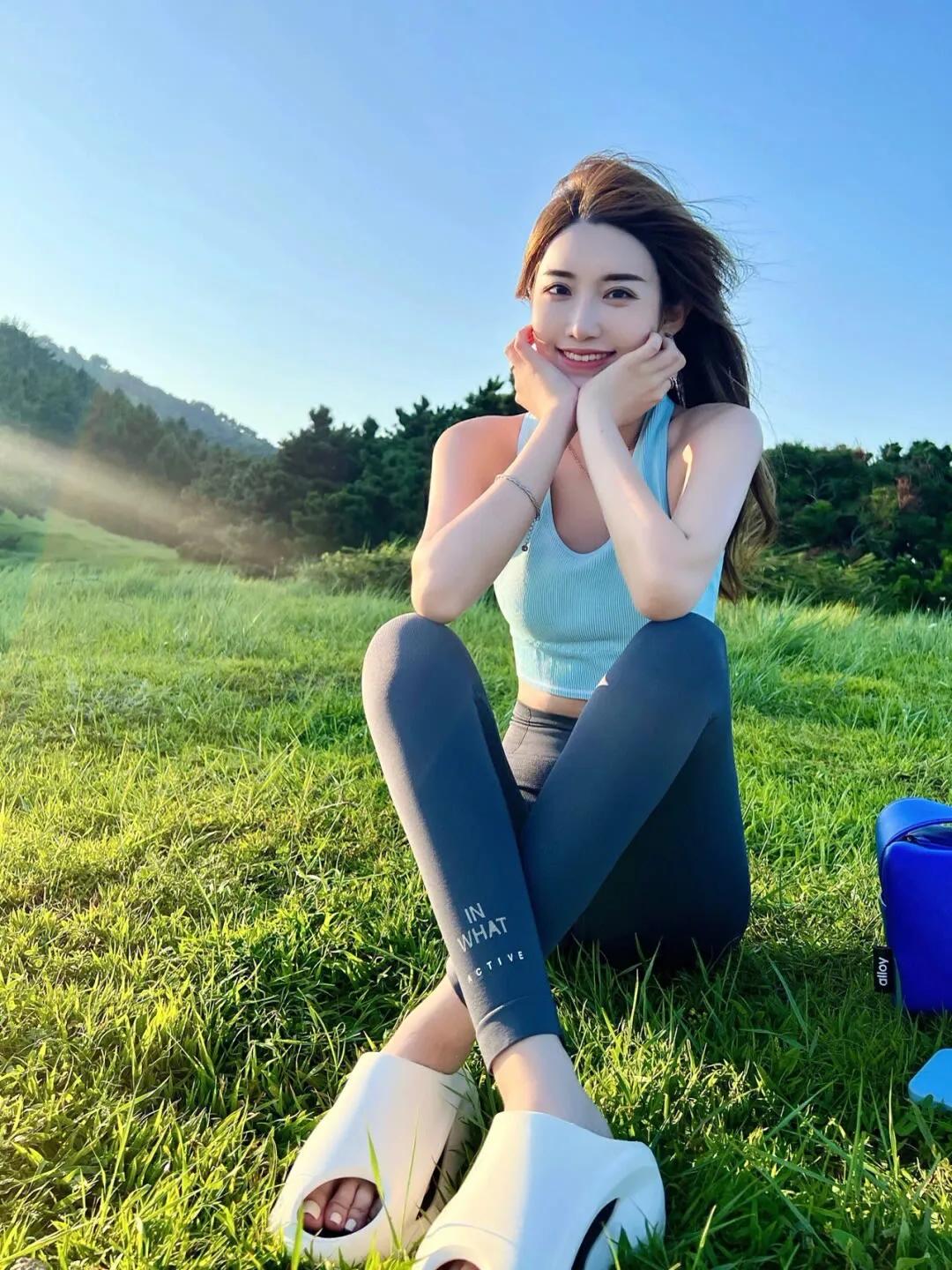 Outdoor mountain climbing "sports goddess" shows off her good figure ...