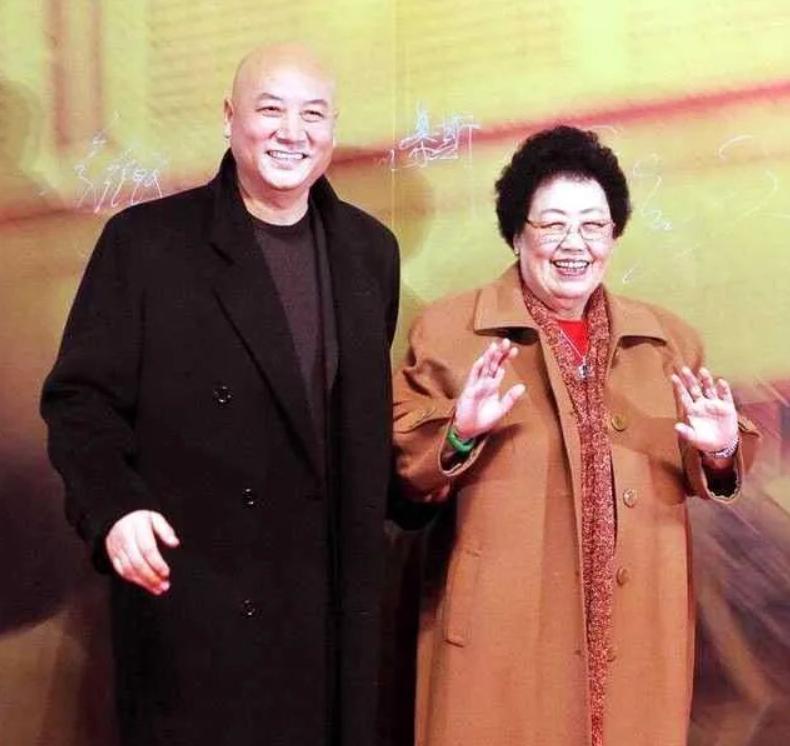 On the wedding night, Chi Zhongrui was about to turn off the lights ...