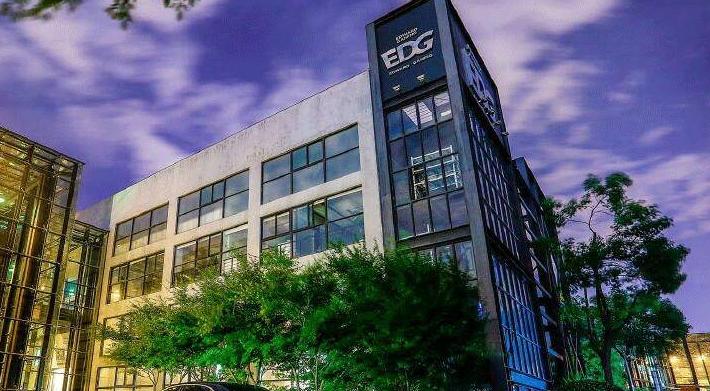 700 square meters villa, own garden, 100-inch TV!EDG's new training ...