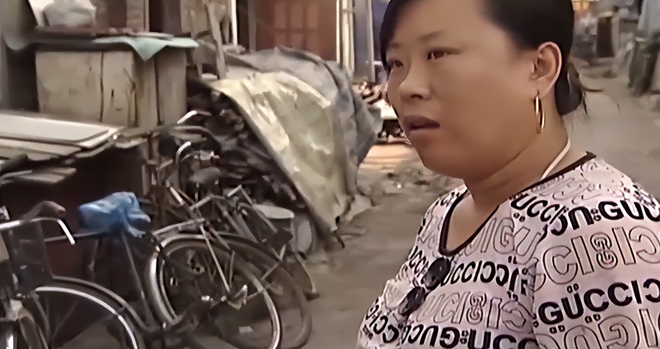 The husband dug out his wife's breasts, and even grabbed live maggots and stuffed them in ...