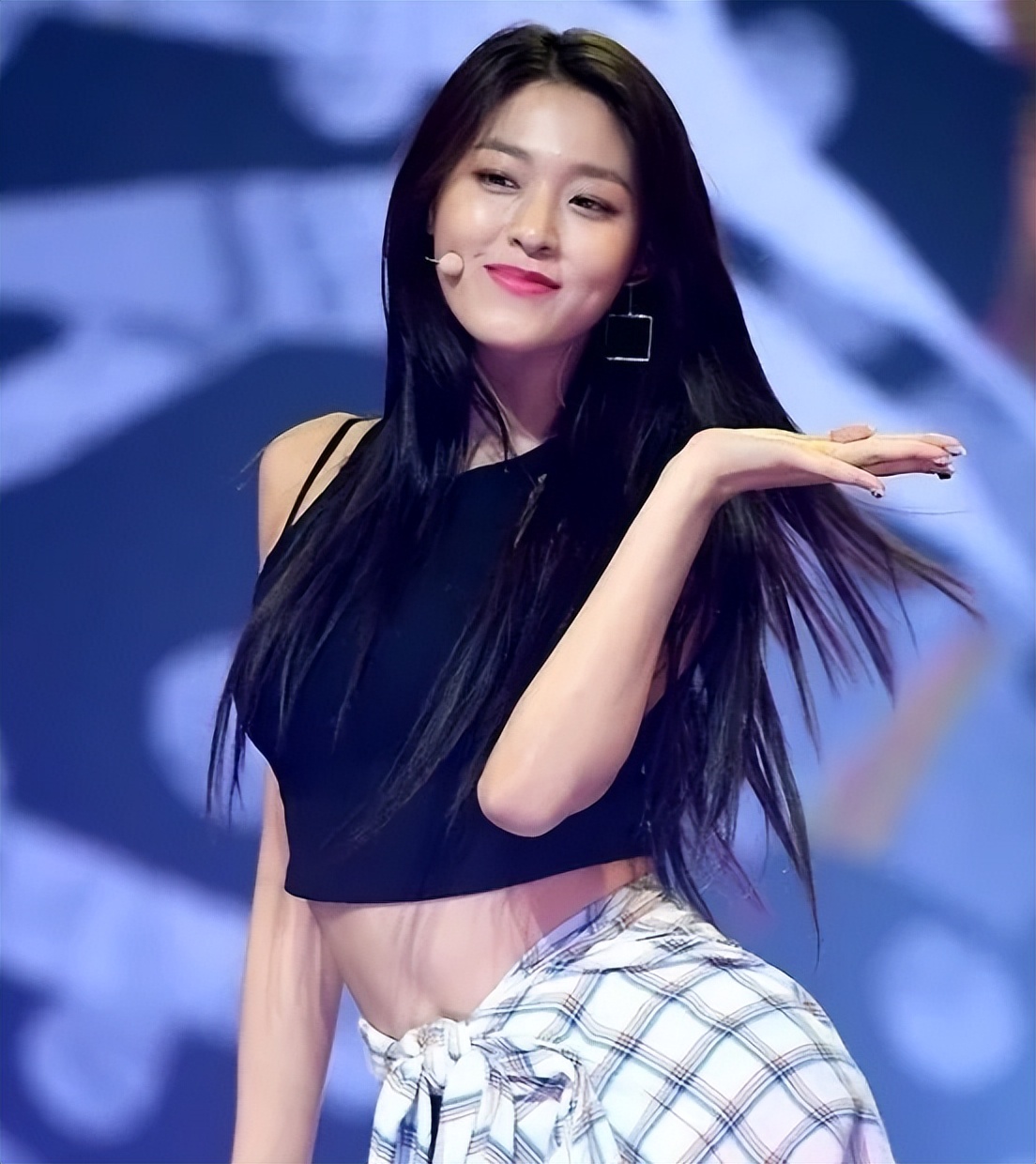South Korea's “strongest body” perfect goddess Kim Seol-hyun - iNEWS