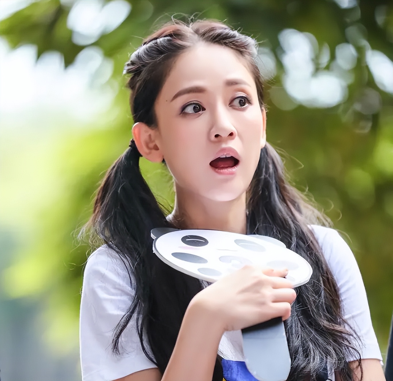 Chen Qiaoen traveled to Japan, met her husband Alan at the Osaka ...