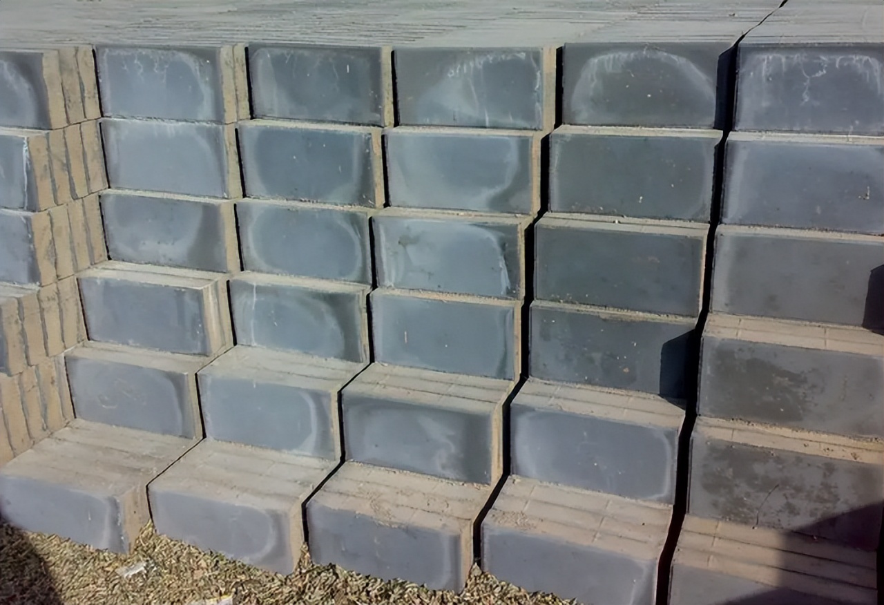 High-end version of cement bricks!This eco-brick is great outdoors - iNEWS