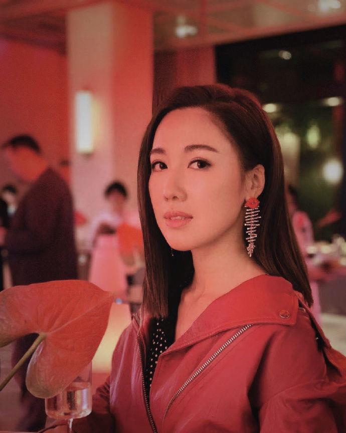 42-year-old actress Li Shiyu suffered an airplane accident! More than ...