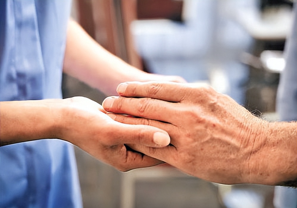 What's the matter with trembling hands and feet in old age? - iMedia