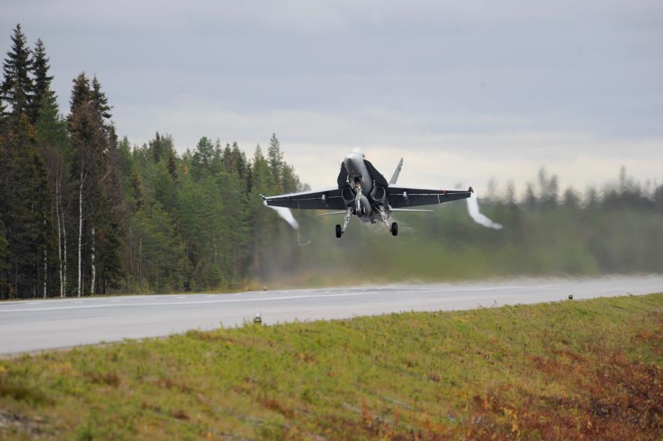 Faced with the saturation attack of the PLA, the front-line airports of ...