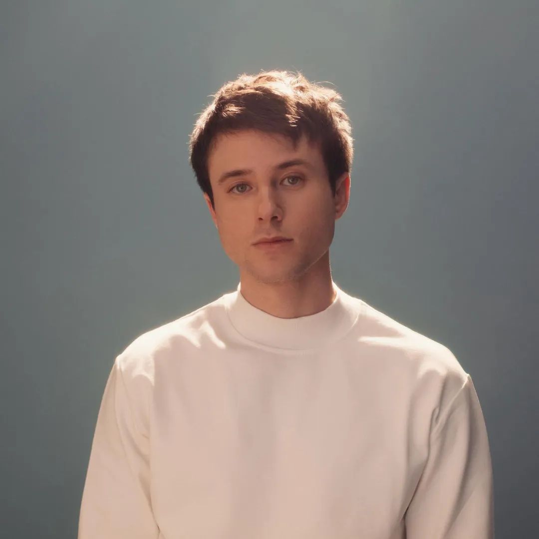 American singer Alec Benjamin released an all-Chinese album, a tenth ...