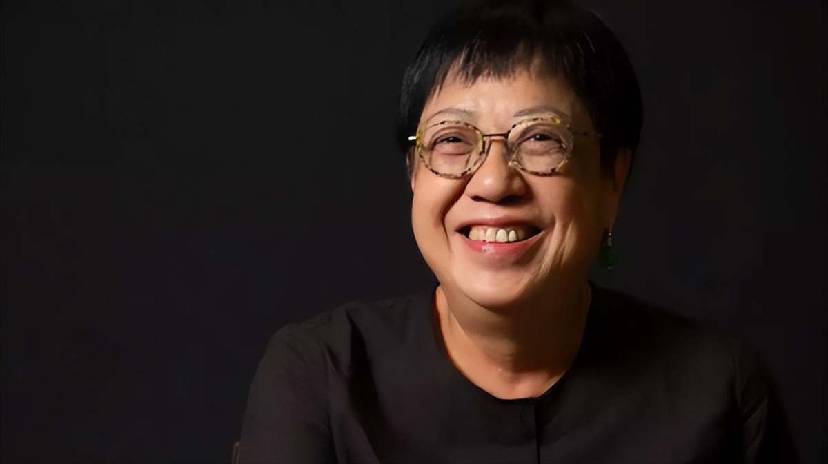 The whole network overturned?Cursing?The first Chinese female director ...