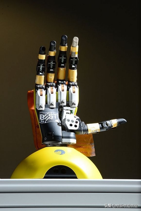 Real-life Wolverine? Scientists create robotic skin that feels tactile ...