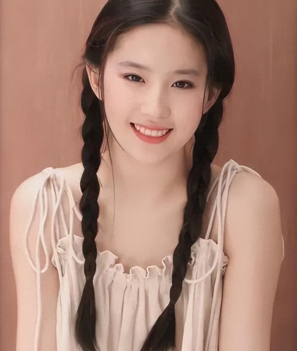 Wang Sicong revealed that Liu Yifei had been kept by her godfather for ...