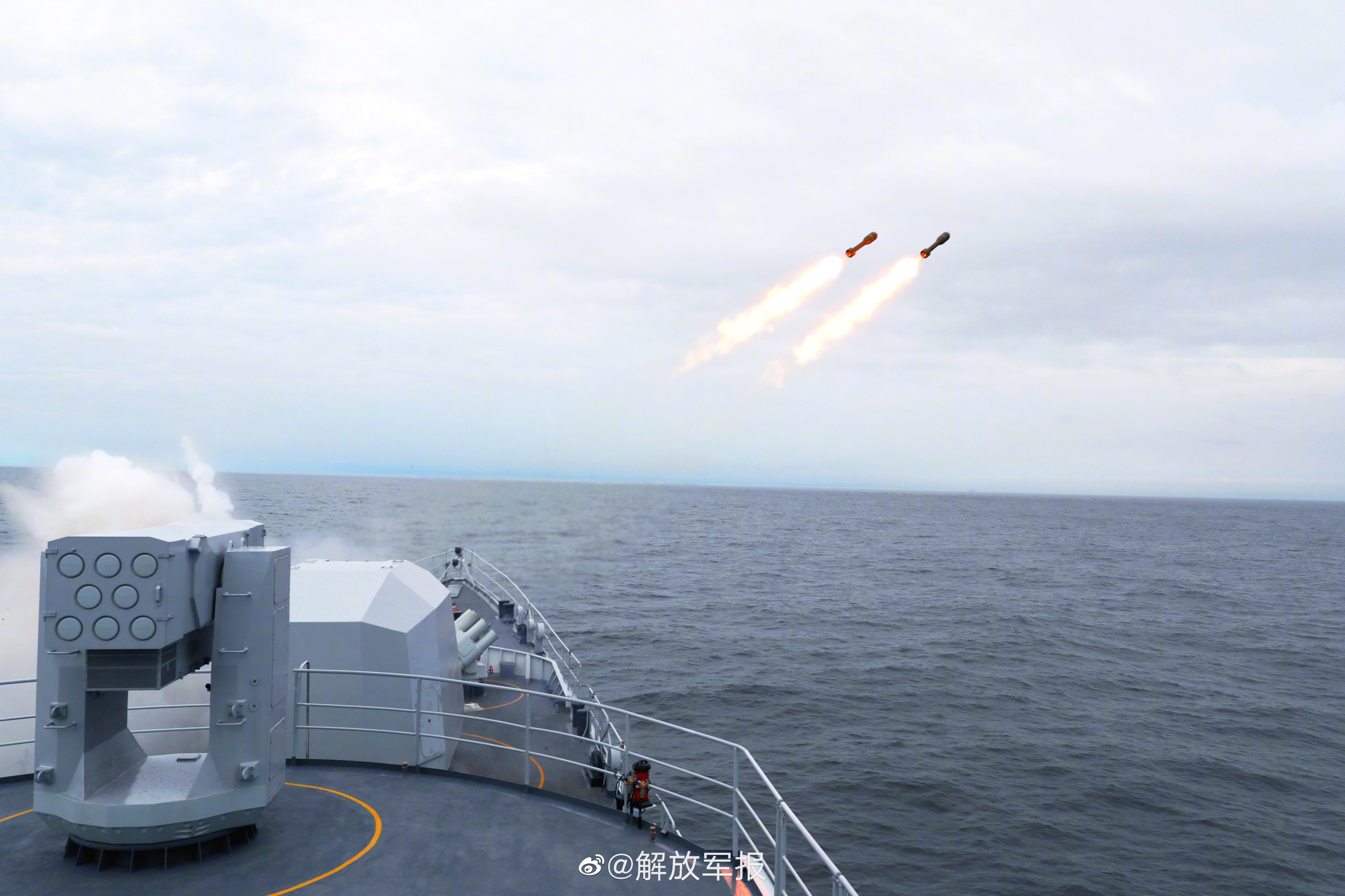 Attack on the waves! Ship formation training at sea - iMedia