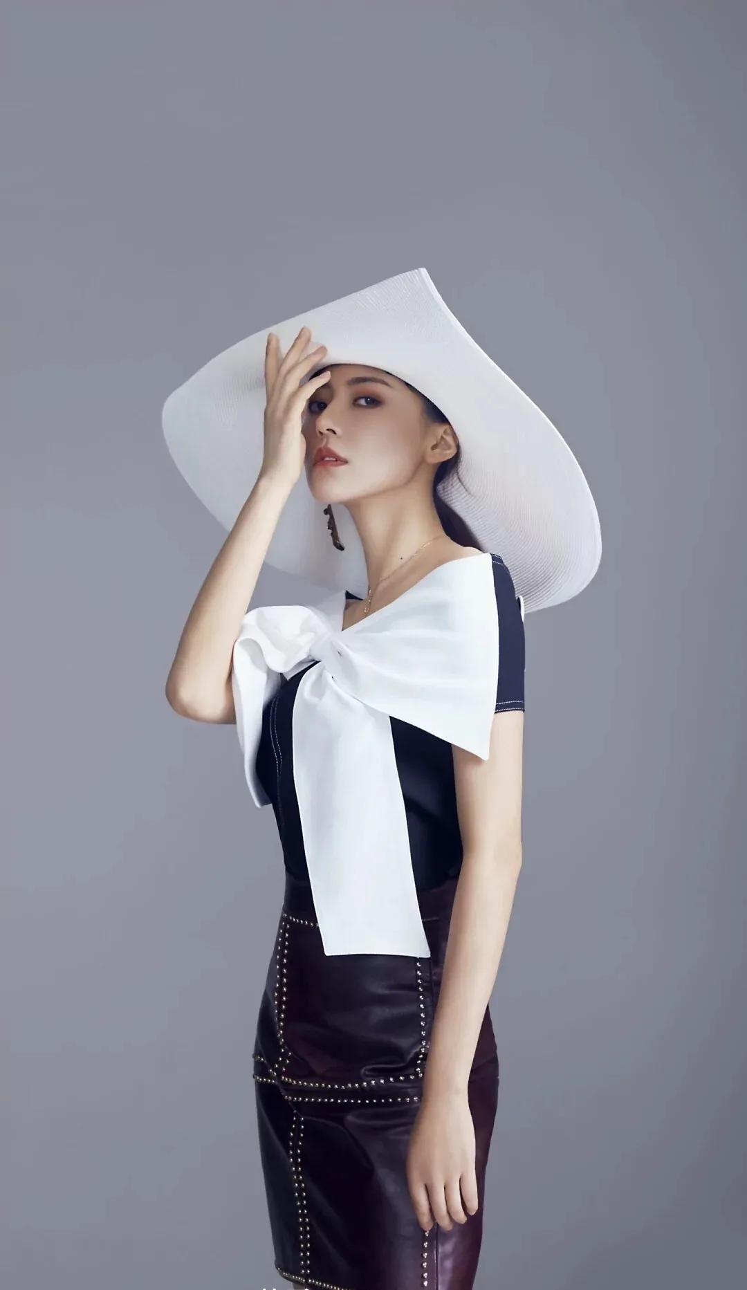 Celebrity Photo Album "Huang Mengying" - iNEWS