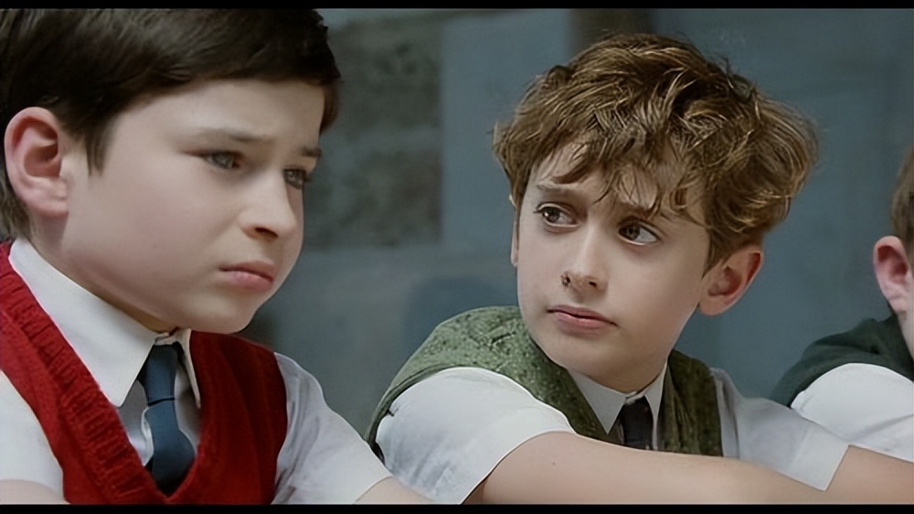 Signs and Symbols in "The Rascals in Paris" - iMedia