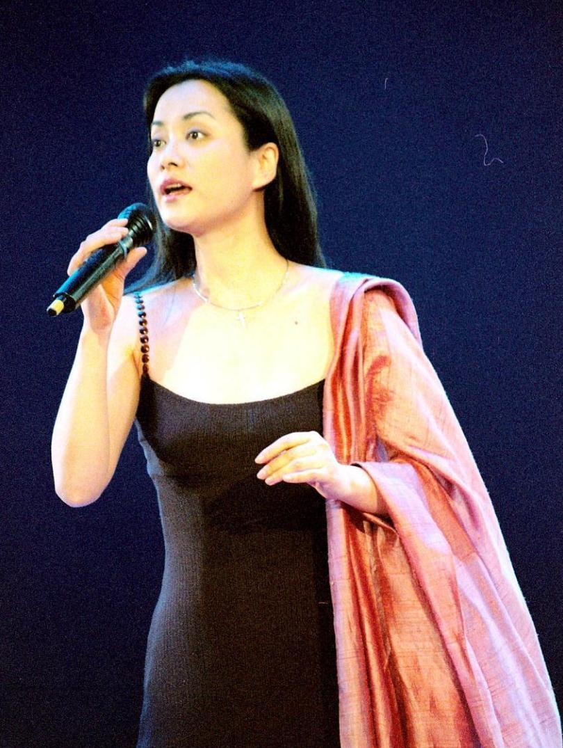 Singer Mao Amin: Married to a wealthy husband at the age of 39, had two ...