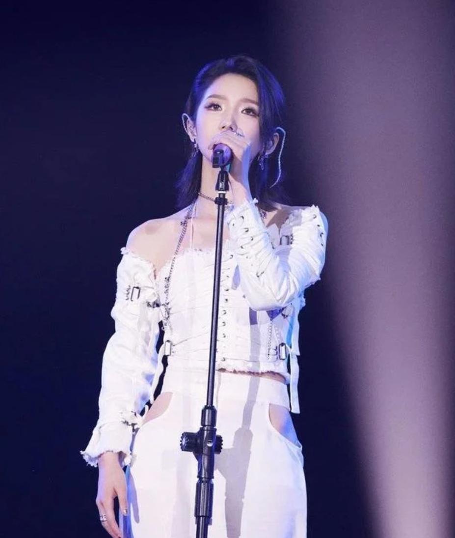 This time, the 25-year-old Meng Meiqi "rolled over"? When the 1380 ...