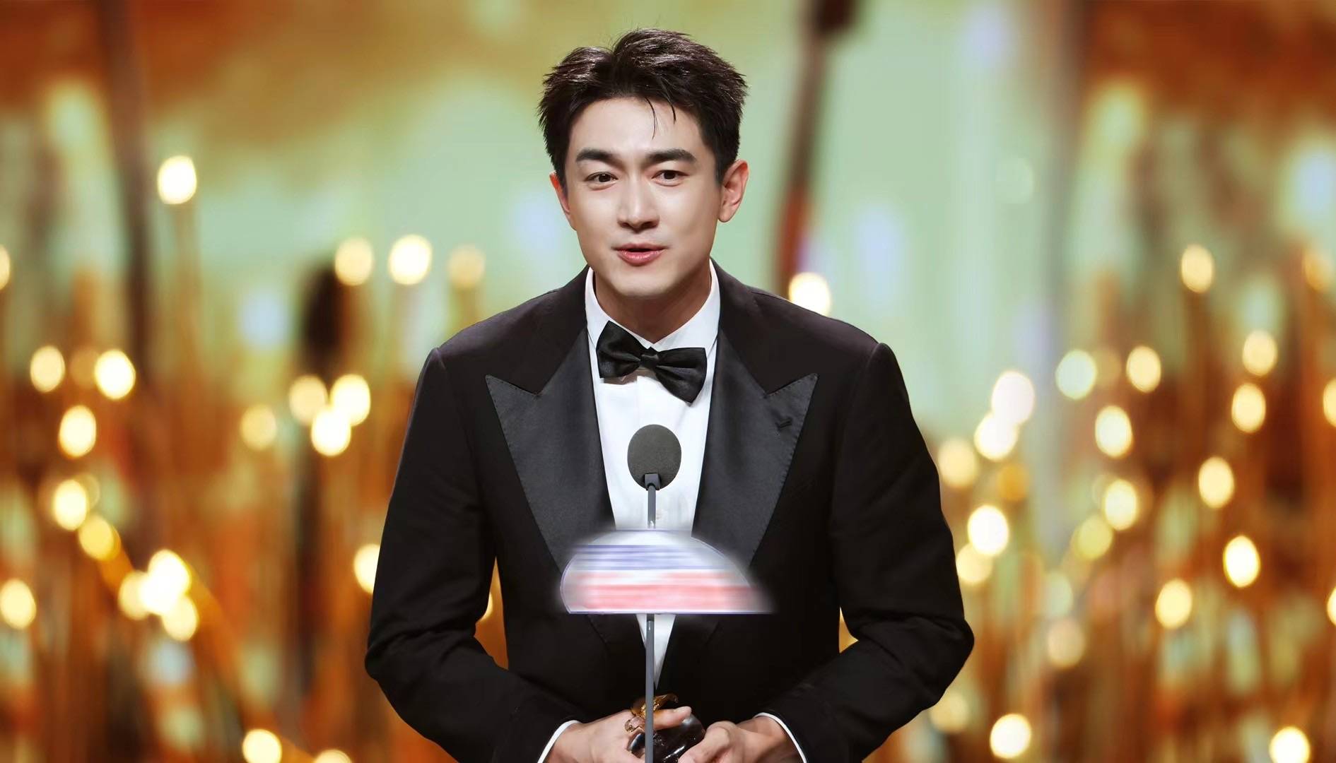 Lin Gengxin won the All-round Quality Drama Star Award at the Quality ...