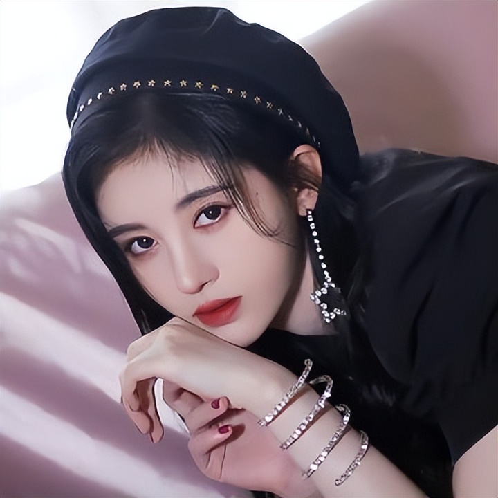It makes you beautiful but does not make you a god. Ju Jingyi was ...