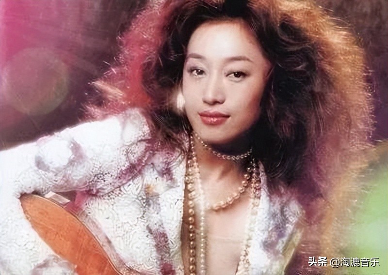 The number one female folk singer in China, who has been away from home ...