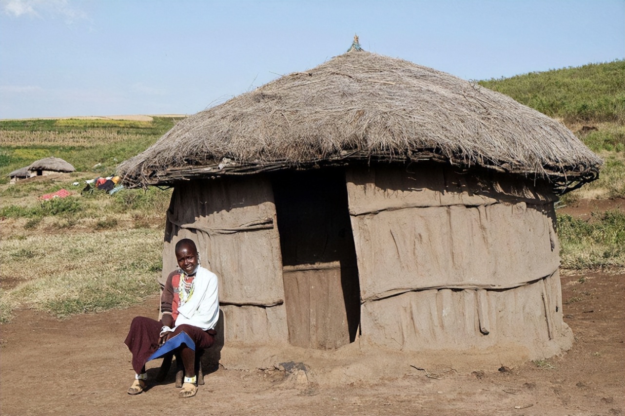 What is the difference between the houses of the poor and the rich in ...