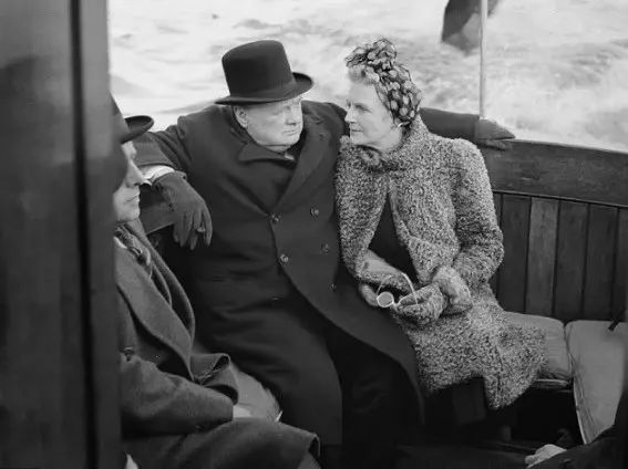 Churchill: Humor comes from wisdom, vulgarity comes from evil - iNEWS