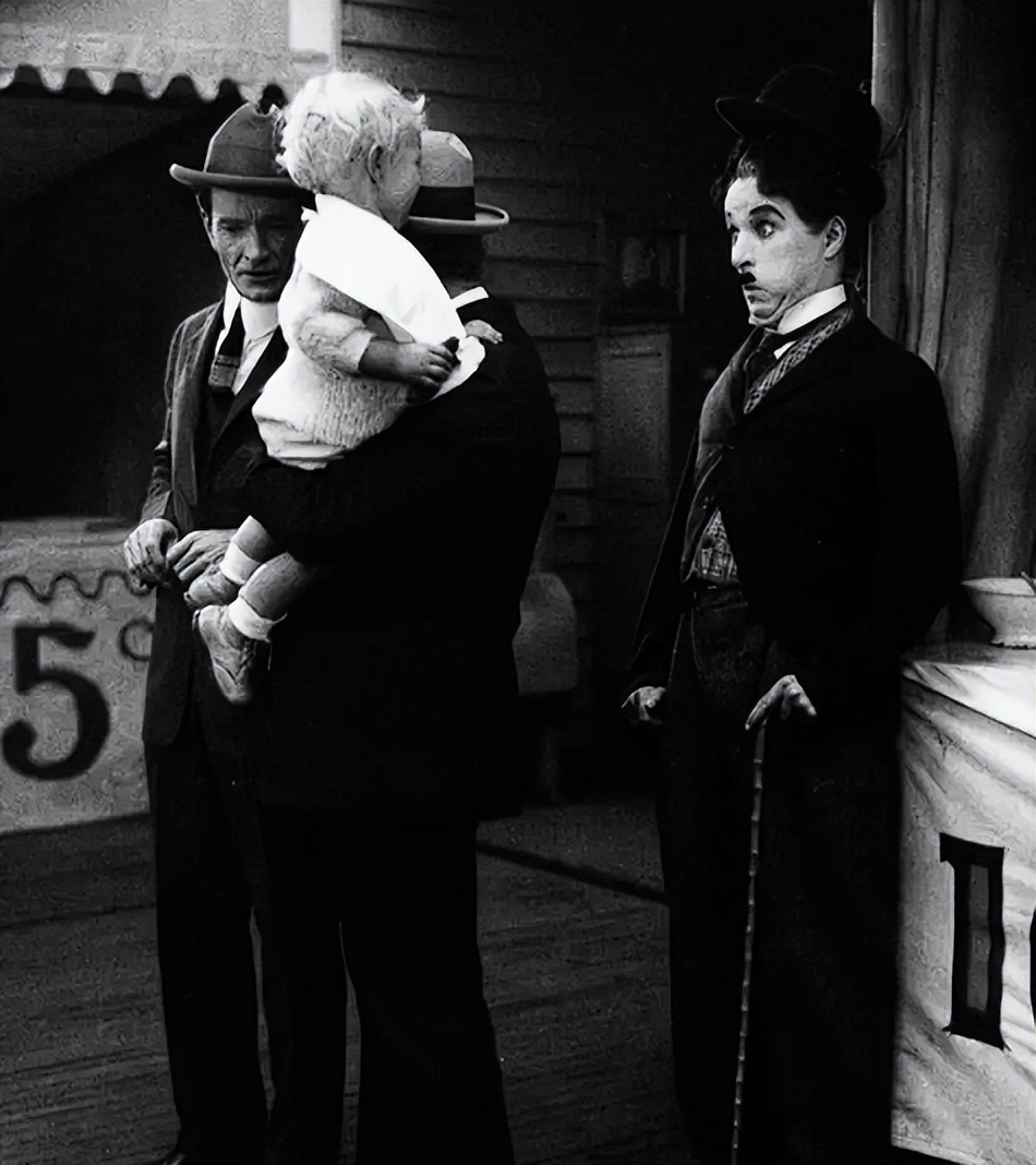In this film, Chaplin perfectly exposed the complexity of human nature ...