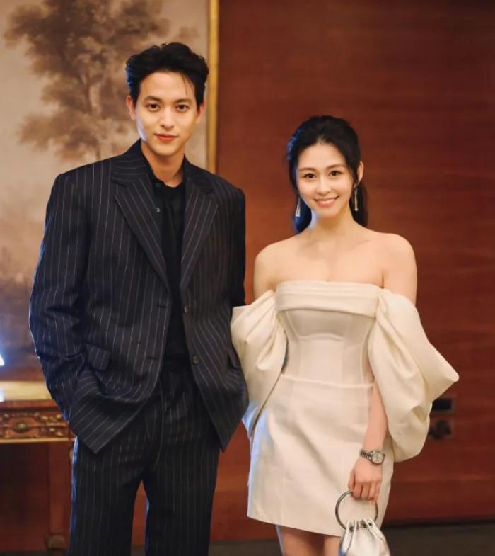 67-year-old Wang Jing holds the new "Jing Girl" Yun Qianqian Netizen: I ...
