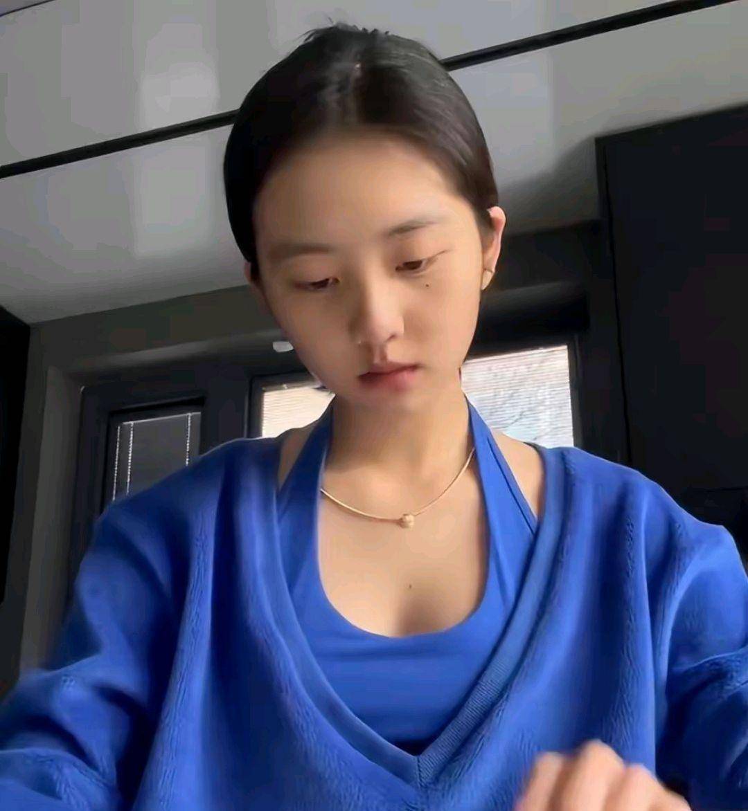 Huang Duoduo just wore a piece of clothing this time, and it caused a ...