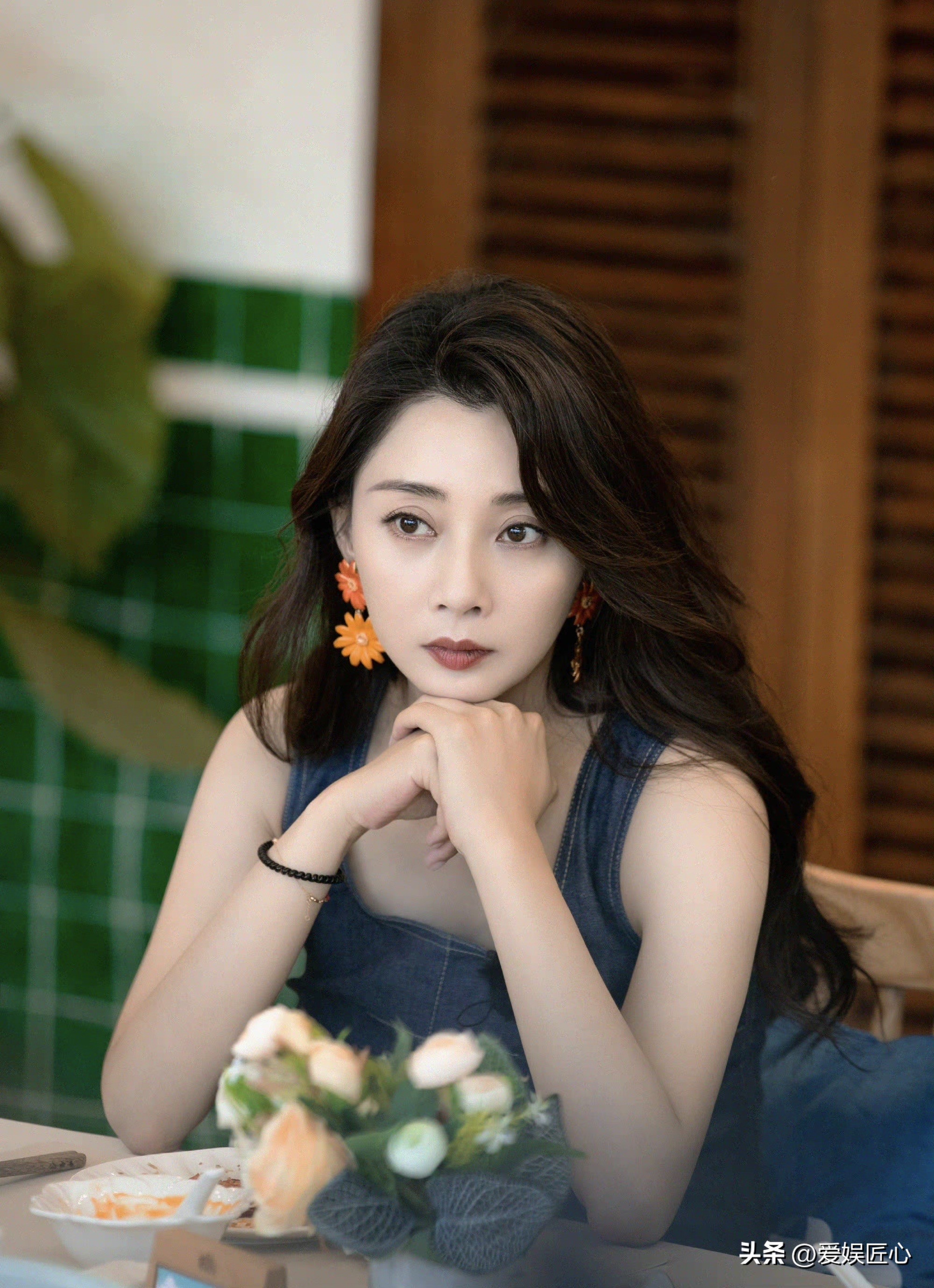 42-year-old Yin Tao brought her baby on the stage, Huang Xiaoming and ...