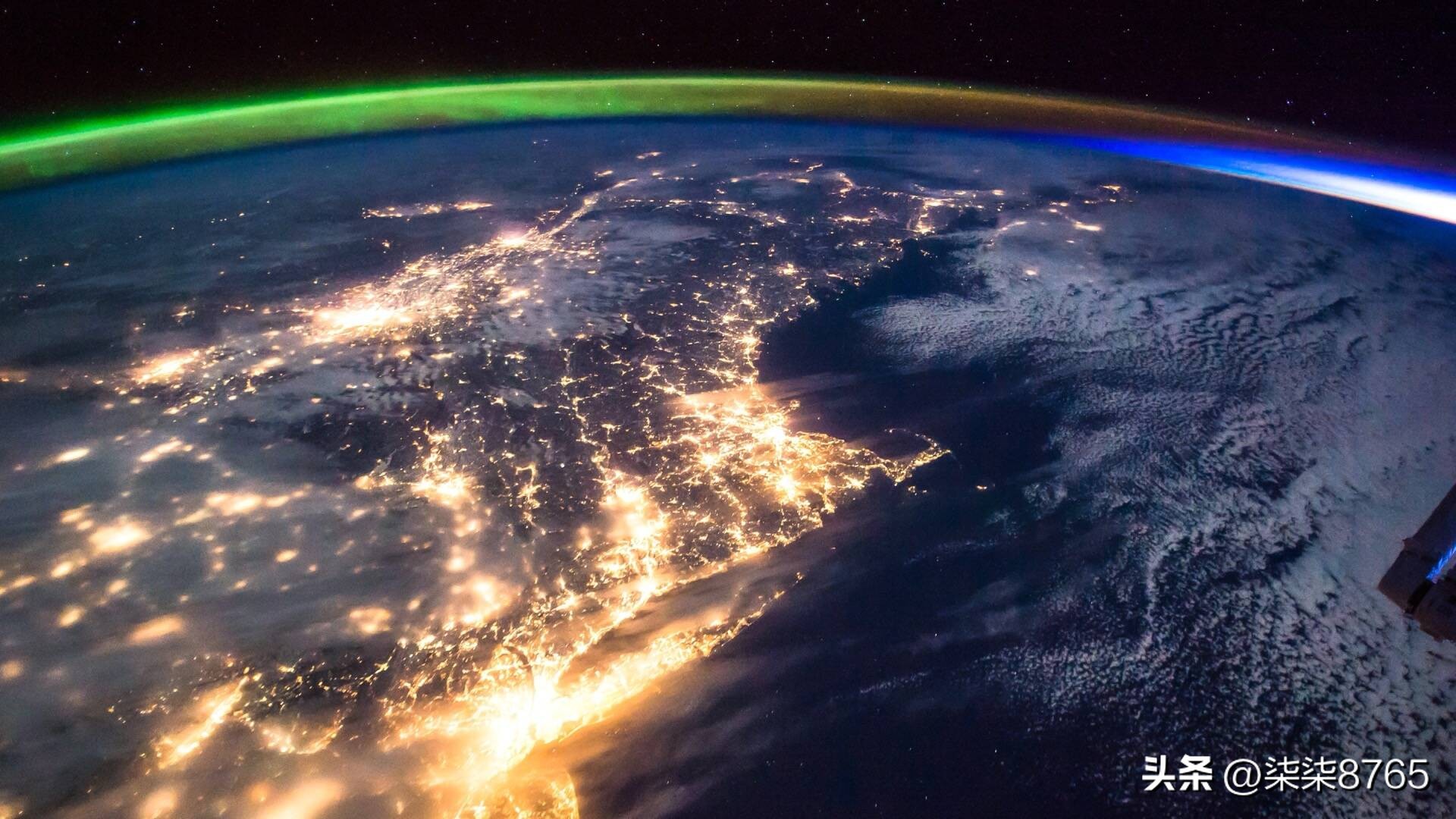 Space overlooking the earth 3K dynamic desktop wallpaper Apple mac ...