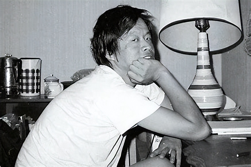 In the middle of the night 26 years ago, Wang Xiaobo died of illness ...