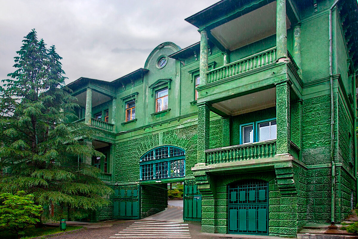 Stalin's villa: extremely simple on the outside, but very particular on ...