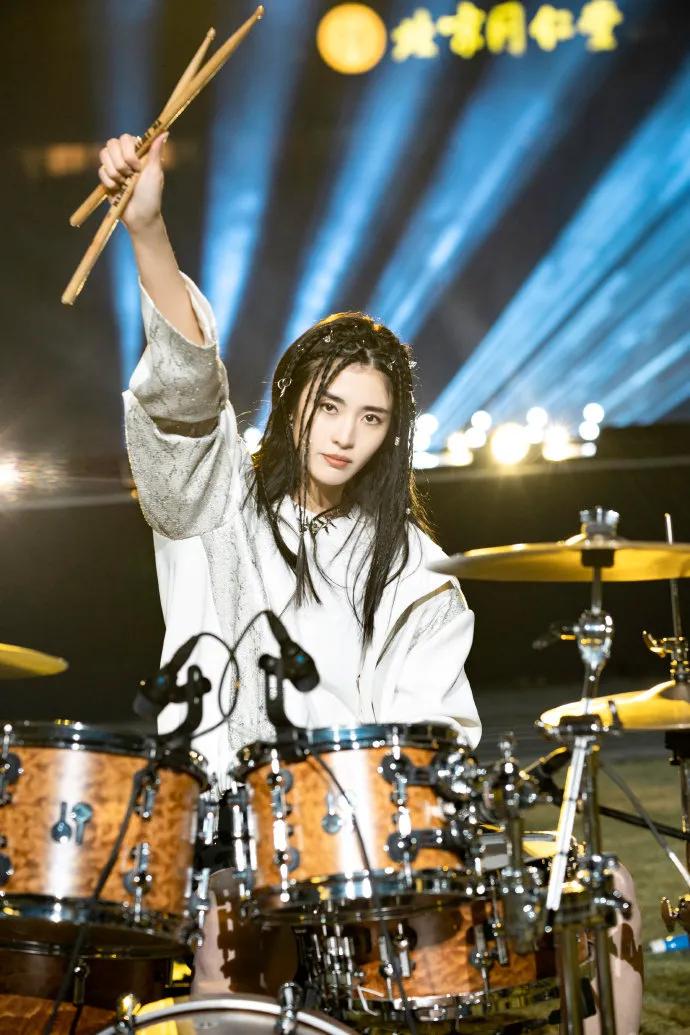 Zhao Lina Xingongti Drummer Stage - iMedia