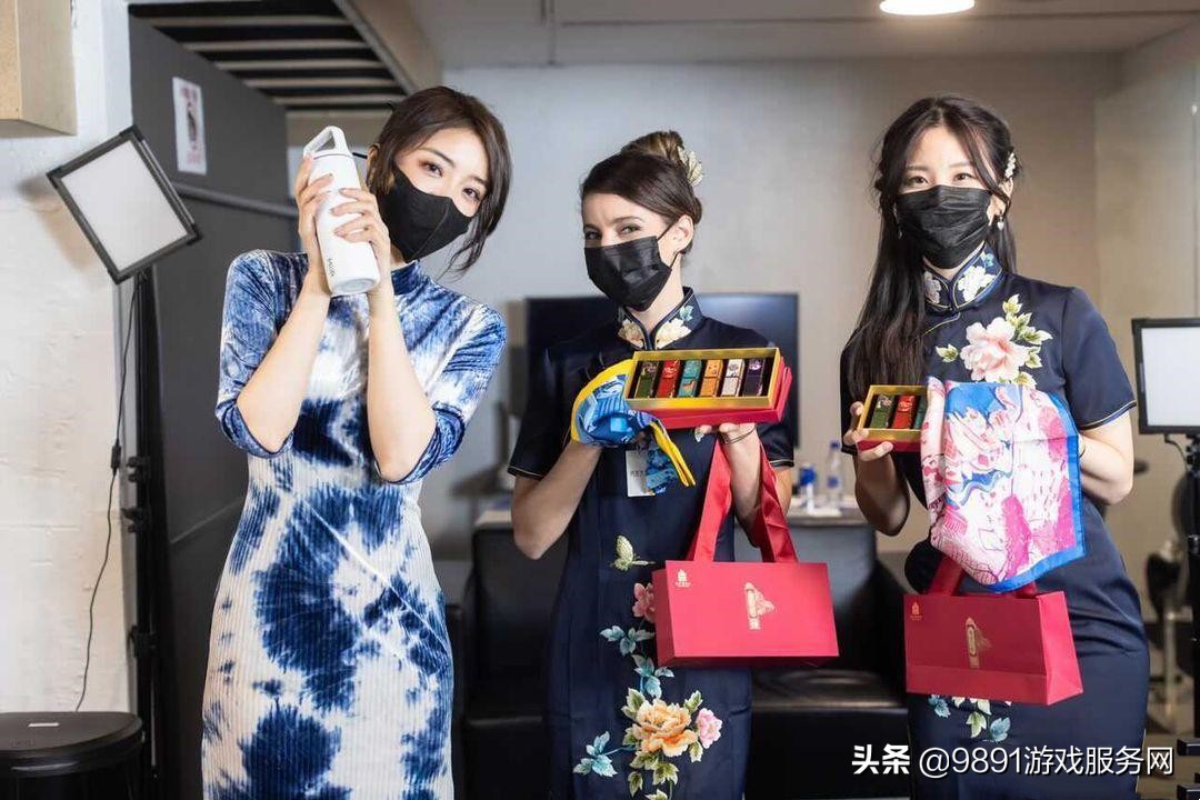 LPL hostess Yu Shuang took a group photo, Lqs became Wang Junkai and ...