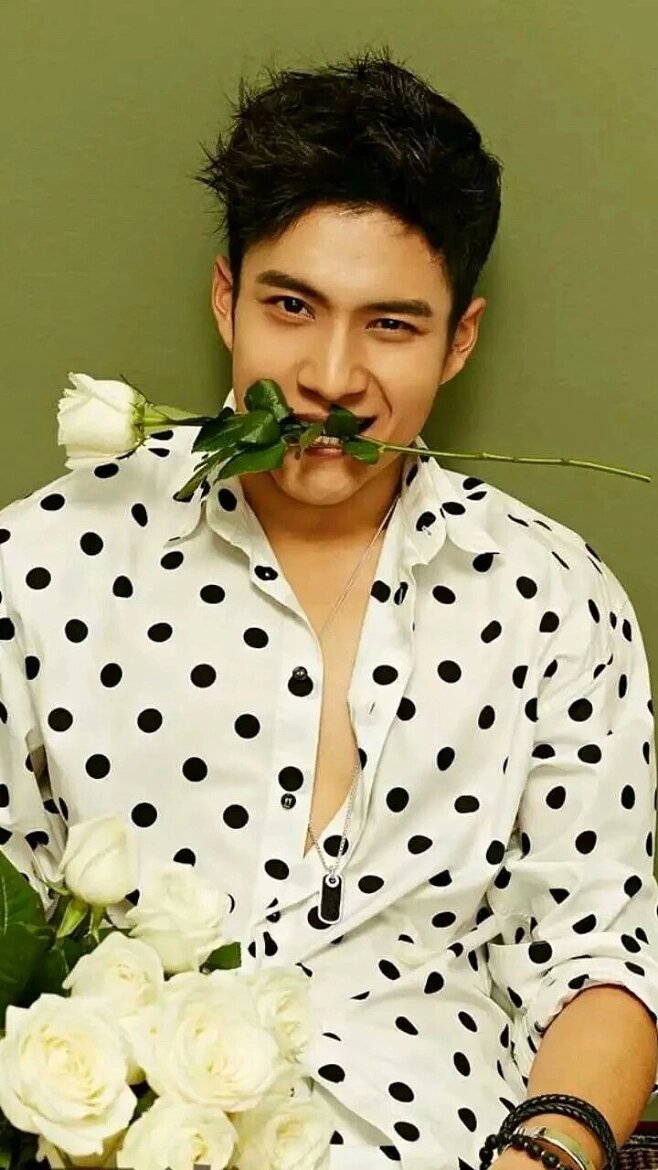 Han Dongjun, a muscular man, has an exciting appearance and figure - iMedia