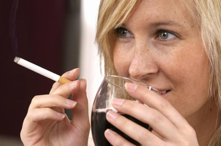 People who love to drink and smoke, if they drink tea often, can the ...