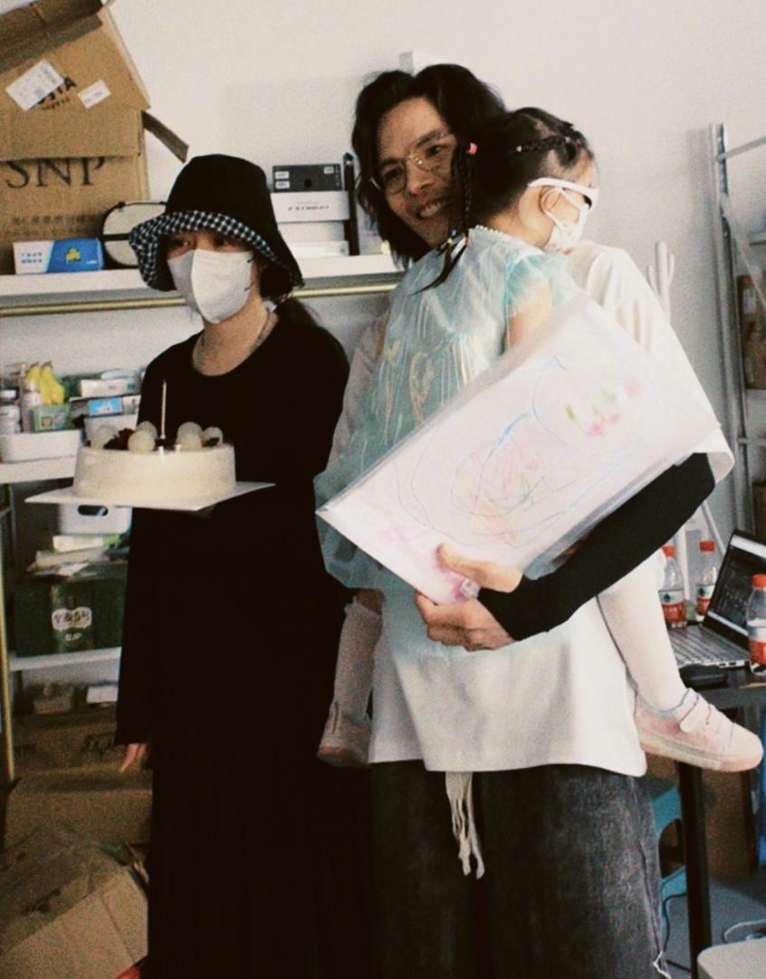 Xiang Zuo posted a family photo, was surprised by Guo Biting and her ...