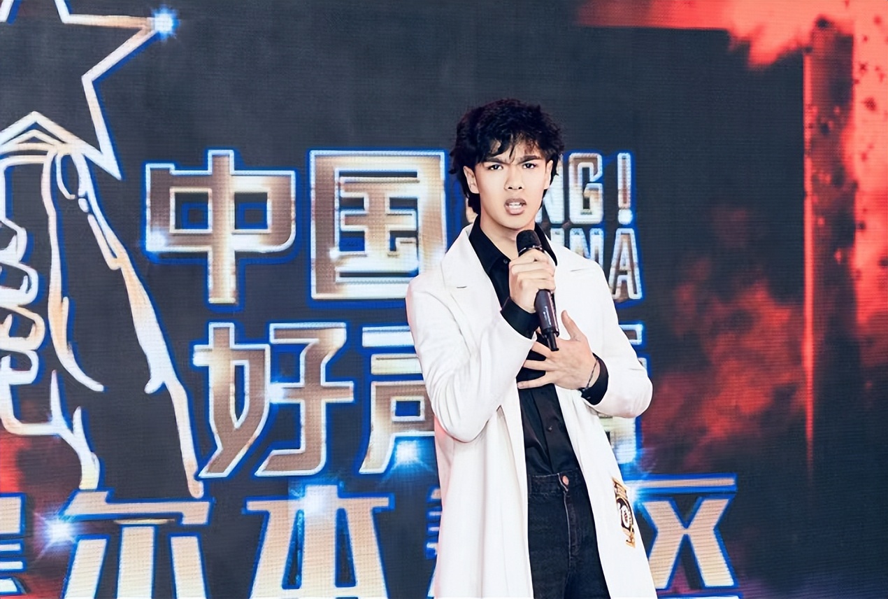 The little male god Sunny, who has grown into a handsome boy ...