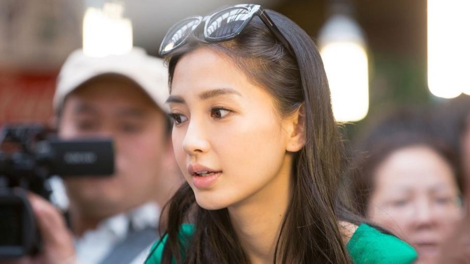After leaving Huang Xiaoming, Yang Ying was tongue-kissed by an actor ...