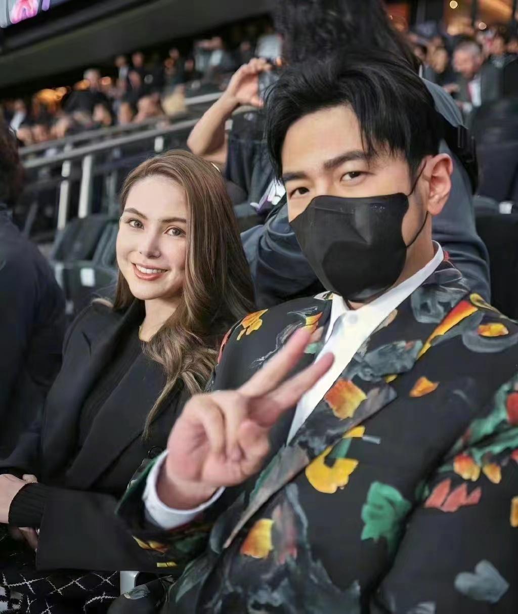 Celebrities watching the show: Xiao Yaxuan is on crutches, Jay Chou can't be more than one meter ...