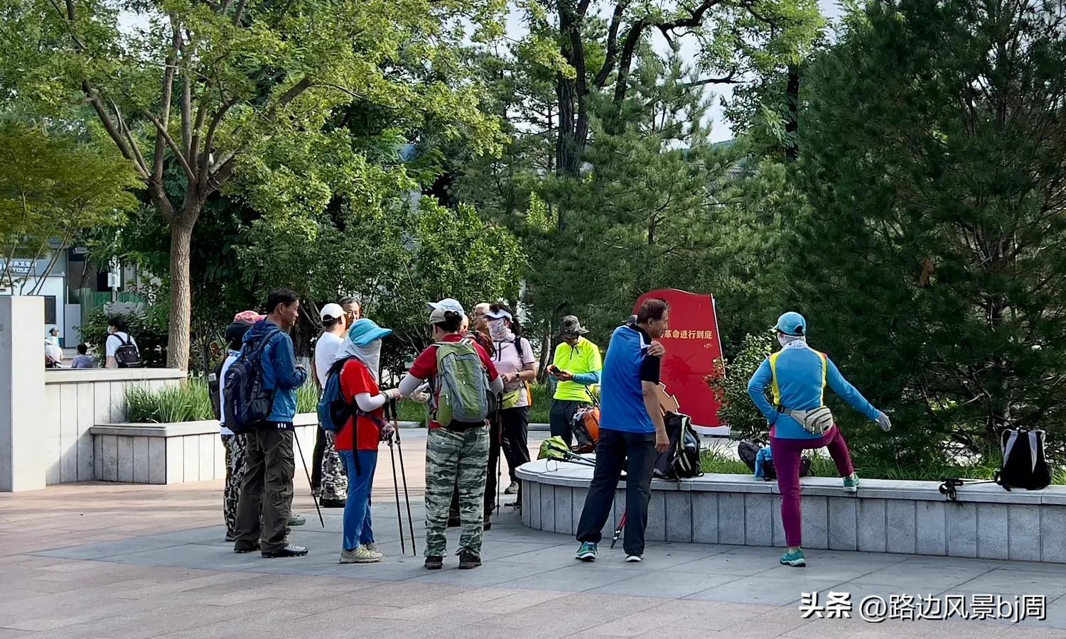 Xiangshan Biyun Temple to Xisen Guixiao Stone, climb high in autumn and ...
